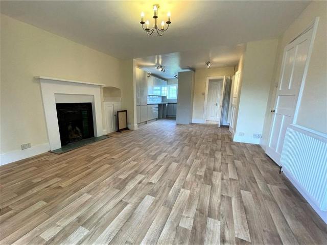 4 bedroom semi detached house to rent