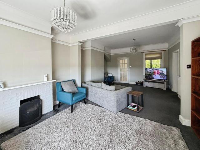 4 bedroom semi detached house to rent