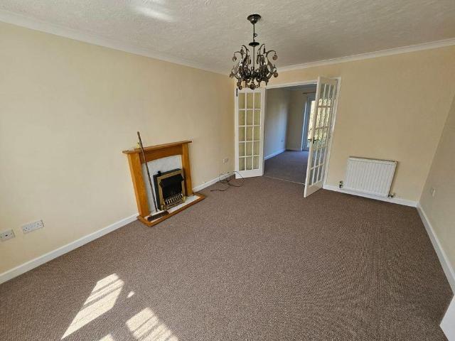 4 bedroom semi detached house to rent