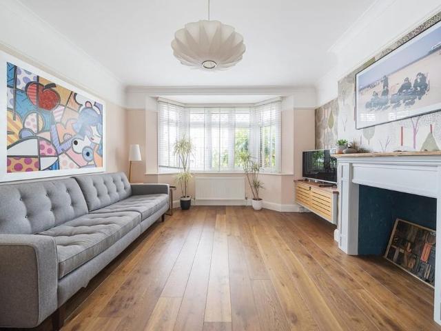 4 bedroom semi detached house to rent