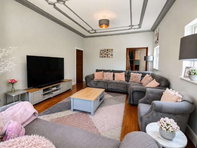 4 bedroom semi detached house to rent