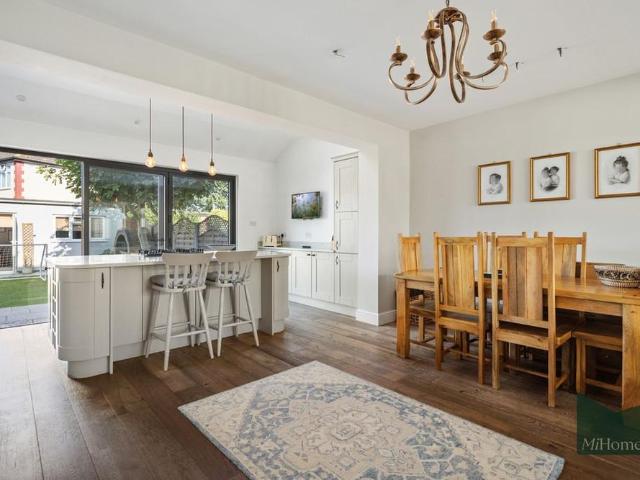 4 bedroom semi detached house to rent