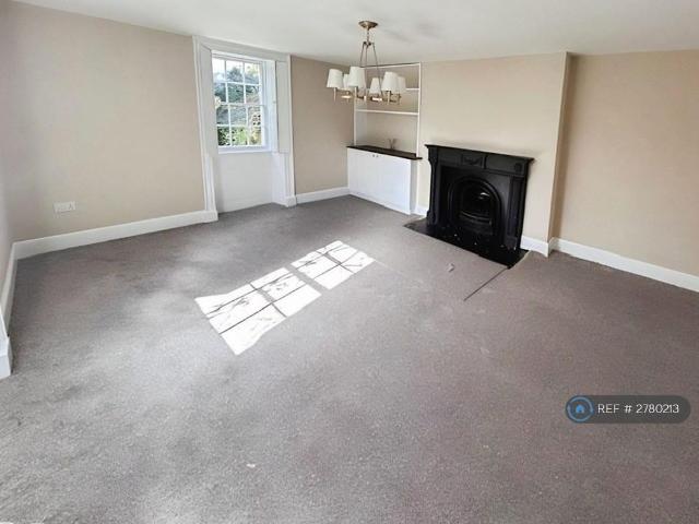 4 bedroom semi detached house to rent