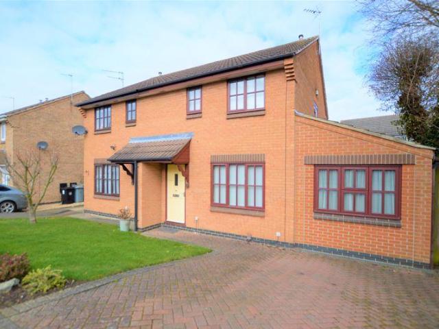 4 bedroom semi detached house to rent