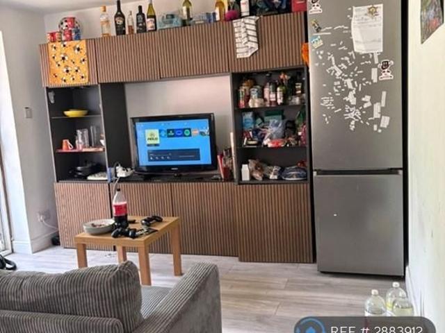 4 bedroom semi detached house to rent