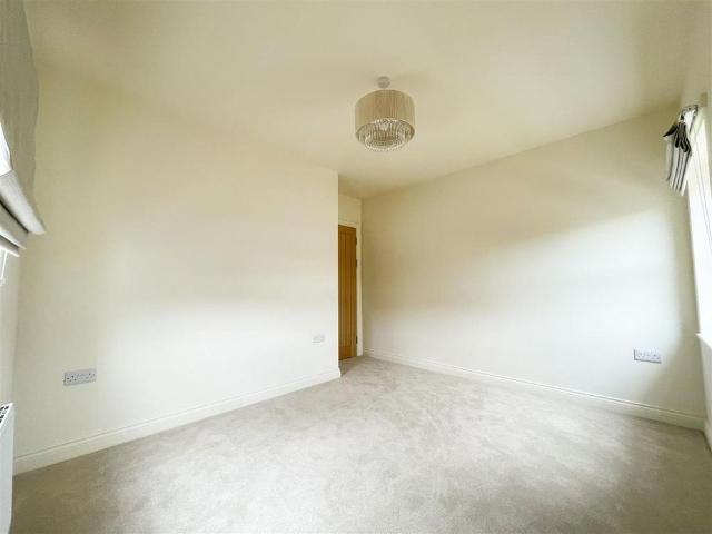 4 bedroom semi detached house to rent