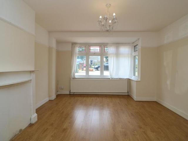 4 bedroom semi detached house to rent