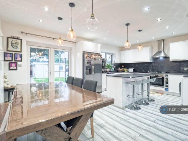 4 bedroom semi detached house to rent