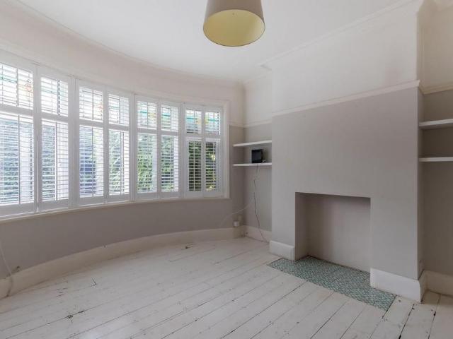 4 bedroom semi detached house to rent