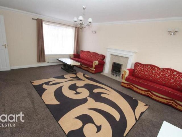 4 bedroom semi detached house to rent