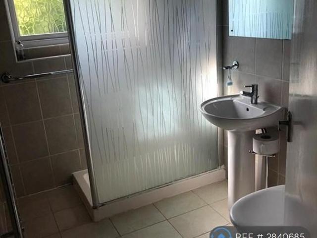 4 bedroom semi detached house to rent
