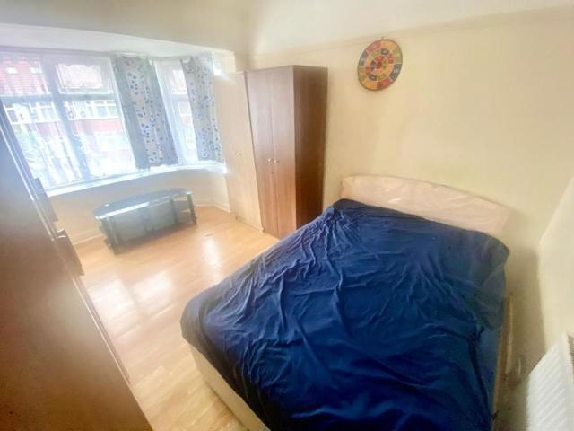 4 bedroom semi detached house to rent