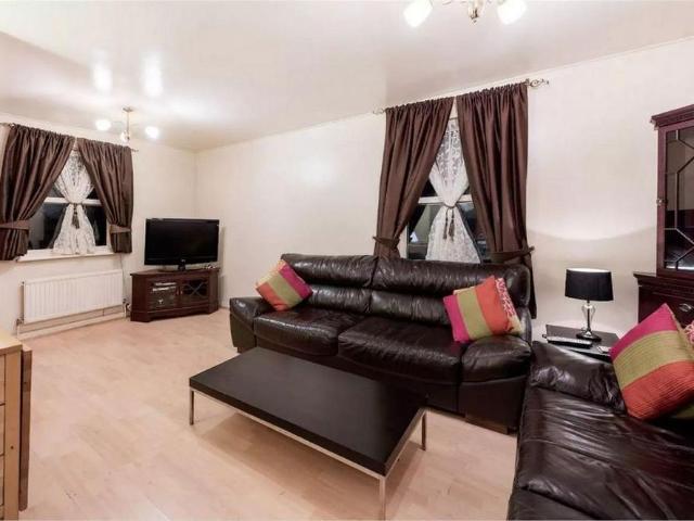 4 bedroom semi detached house to rent