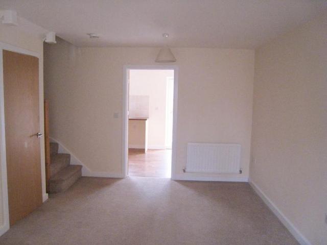 4 bedroom semi detached house to rent