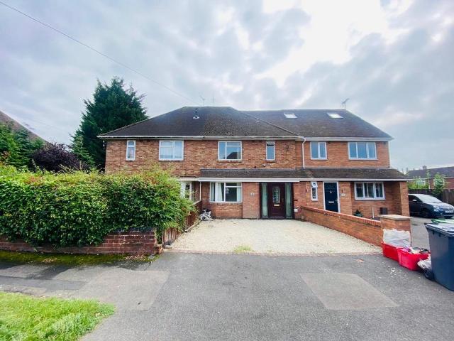 4 bedroom semi detached house to rent