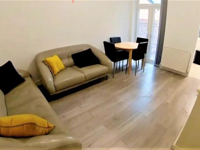 4 bedroom semi detached house to rent