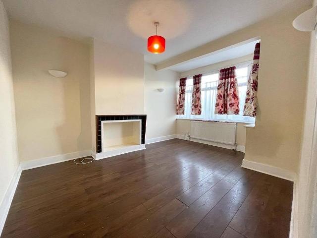 4 bedroom semi detached house to rent