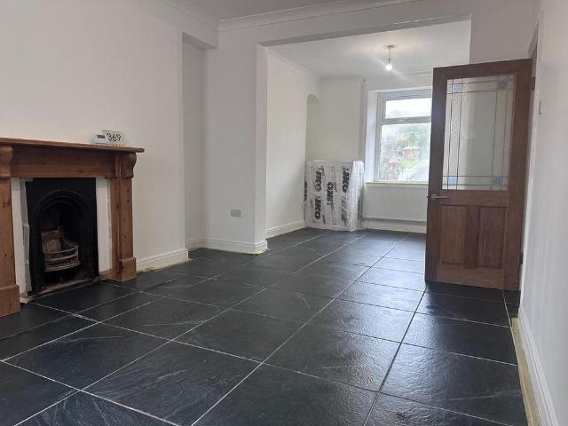 4 bedroom semi detached house to rent