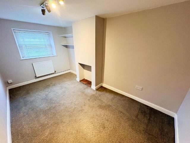 4 bedroom semi detached house to rent