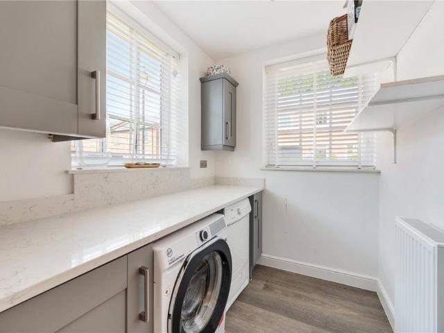 4 bedroom semi detached house to rent