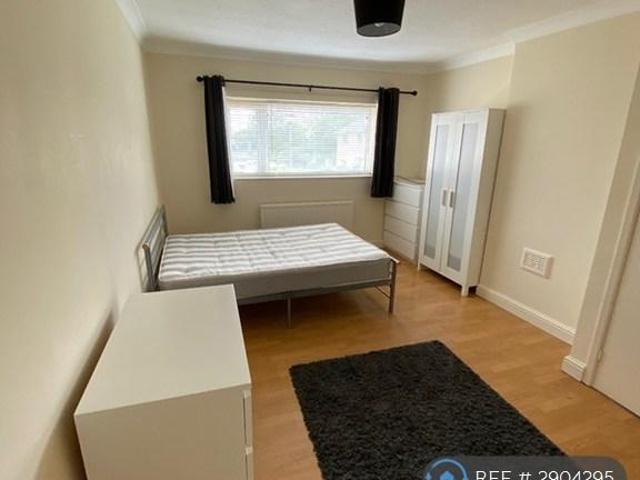 4 bedroom semi detached house to rent