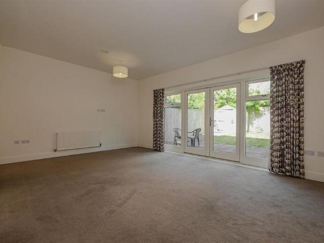 4 bedroom semi detached house to rent