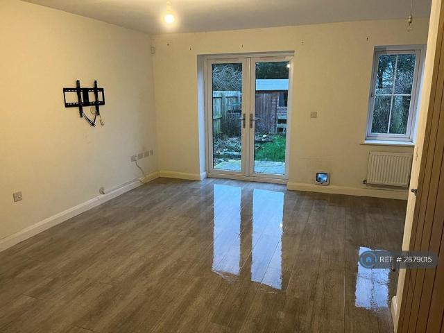 4 bedroom semi detached house to rent