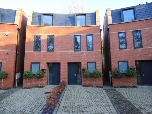 4 bedroom semi detached house to rent
