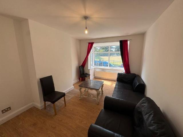 4 bedroom semi detached house to rent