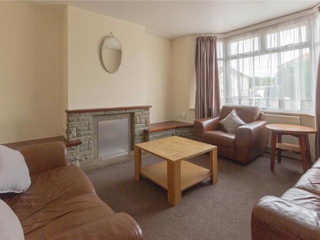 4 bedroom semi detached house to rent
