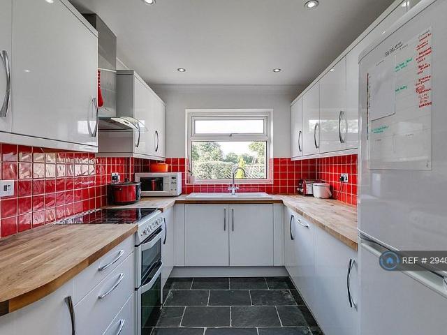 4 bedroom semi detached house to rent