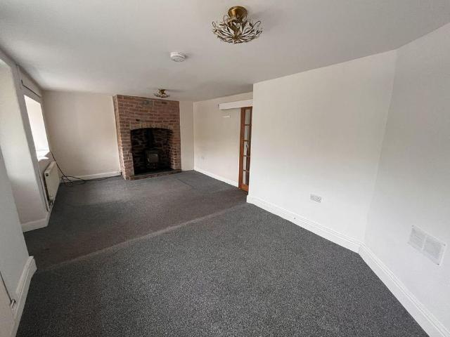 4 bedroom semi detached house to rent