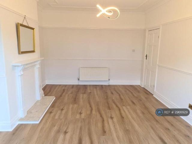 4 bedroom semi detached house to rent