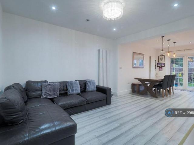 4 bedroom semi detached house to rent