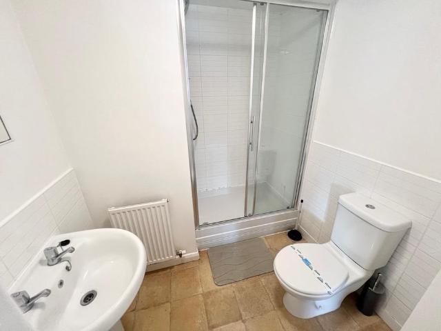 4 bedroom semi detached house to rent