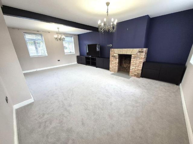 4 bedroom semi detached house to rent