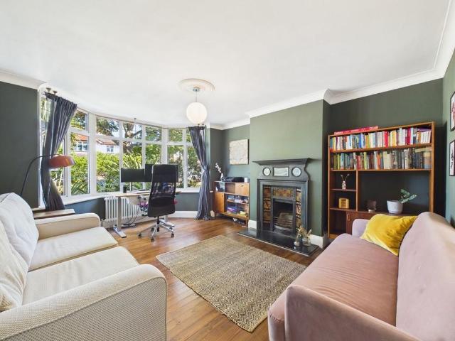 4 bedroom semi detached house to rent