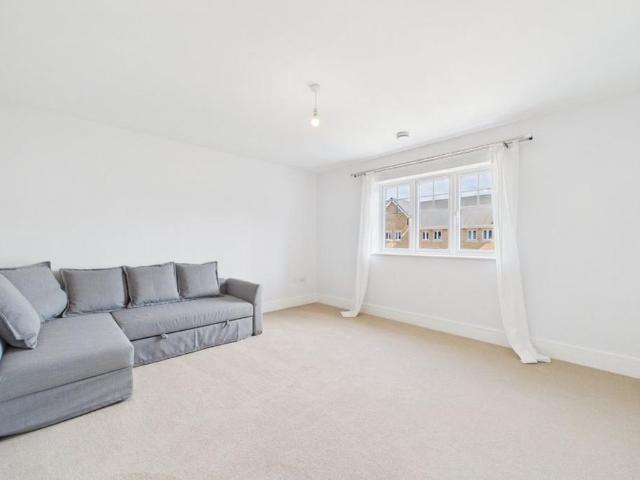 4 bedroom semi detached house to rent