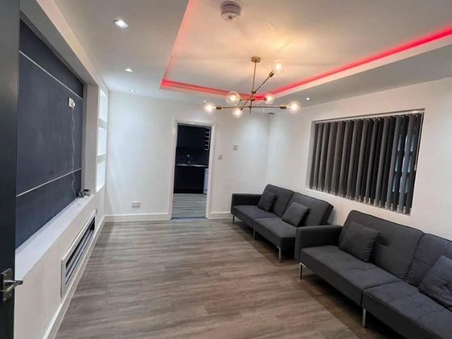 4 bedroom semi detached house to rent