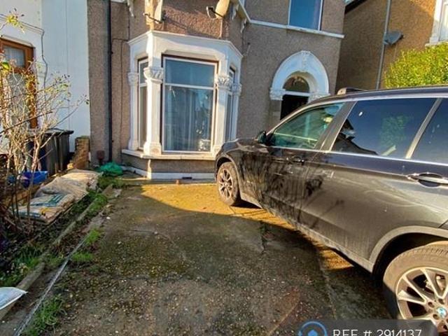 4 bedroom semi detached house to rent