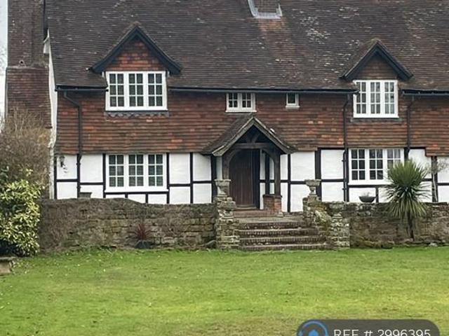 4 bedroom semi detached house to rent