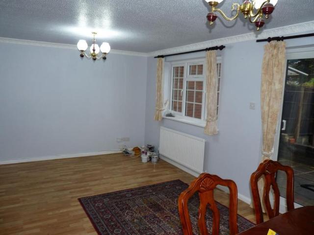 4 bedroom semi detached house to rent