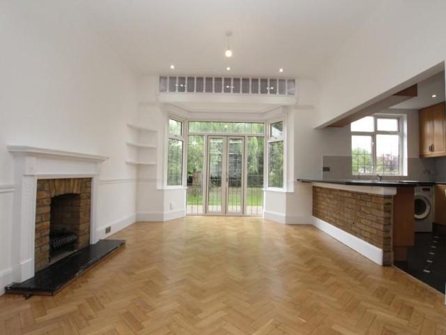 4 bedroom semi detached house to rent