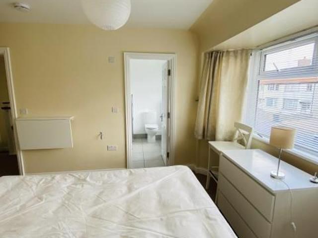 4 bedroom semi detached house to rent
