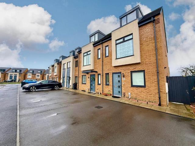 4 bedroom semi detached house to rent