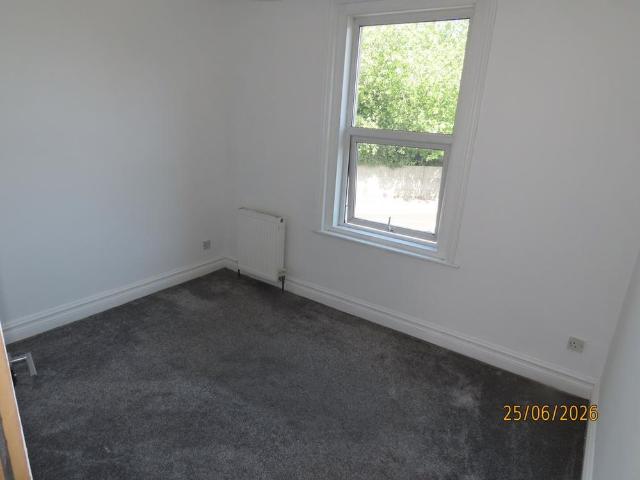 4 bedroom semi detached house to rent