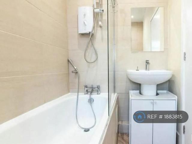 4 bedroom semi detached house to rent