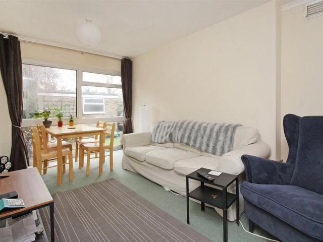 4 bedroom semi detached house to rent