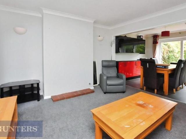 4 bedroom semi detached house to rent
