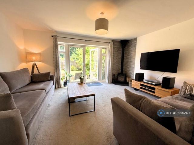 4 bedroom semi detached house to rent
